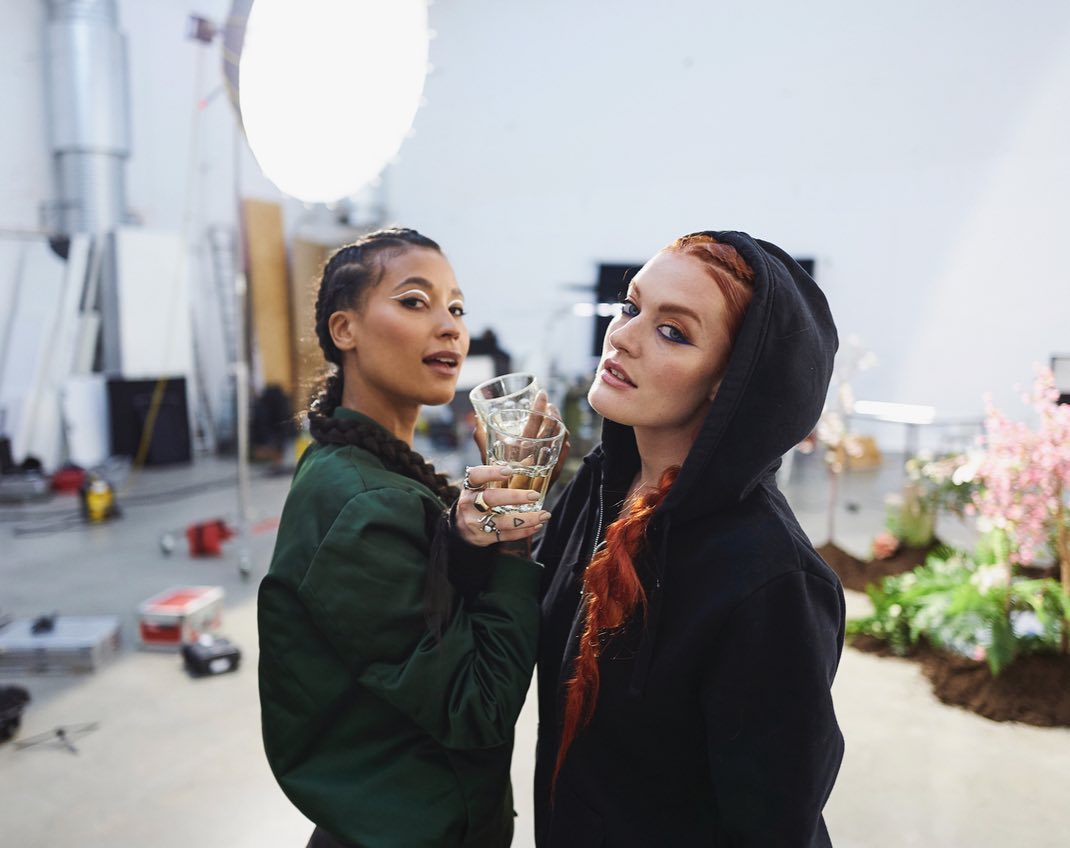 ¡Icona Pop presentó su más reciente sencillo denominado “Feels In My ...